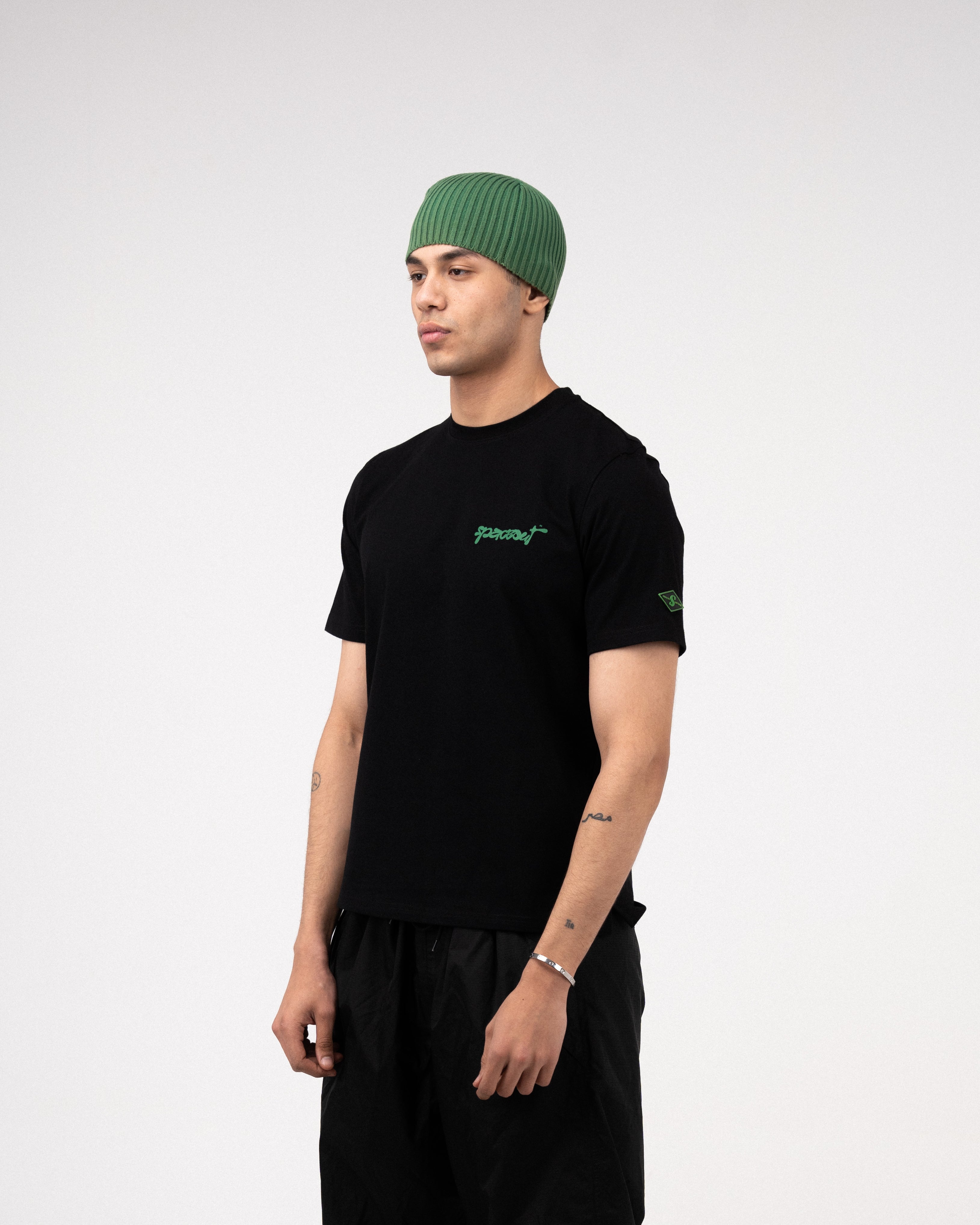 Spaceout essentials Black Tee – SPACE.OUT NEW